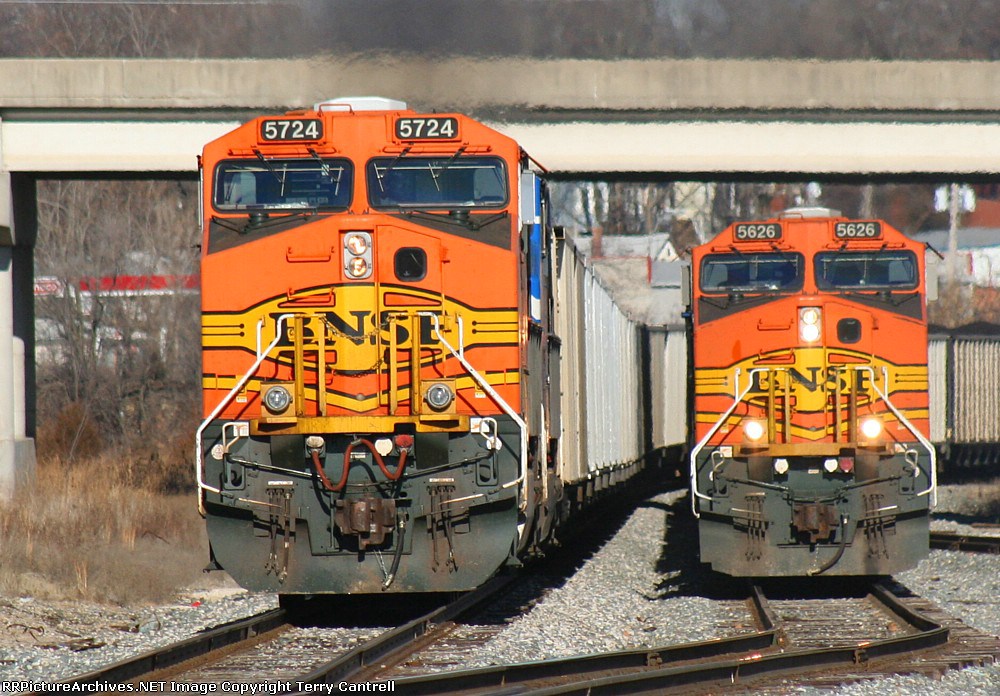 BNSF 5724